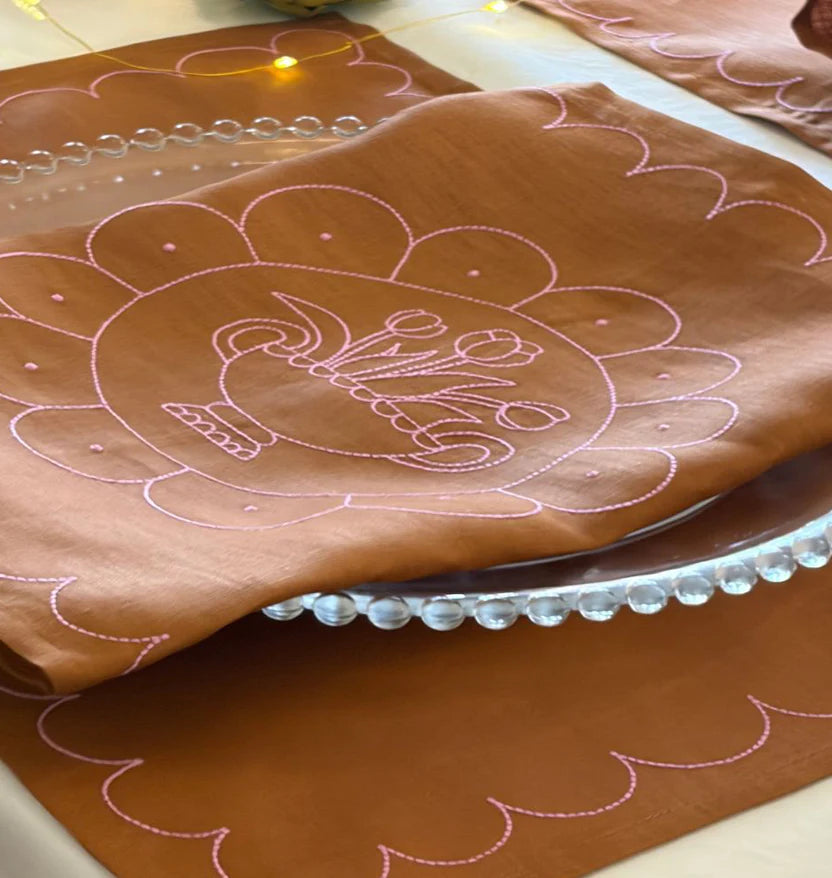 Tulip Plate Placemat - Tan and Pink – giftsatteacup